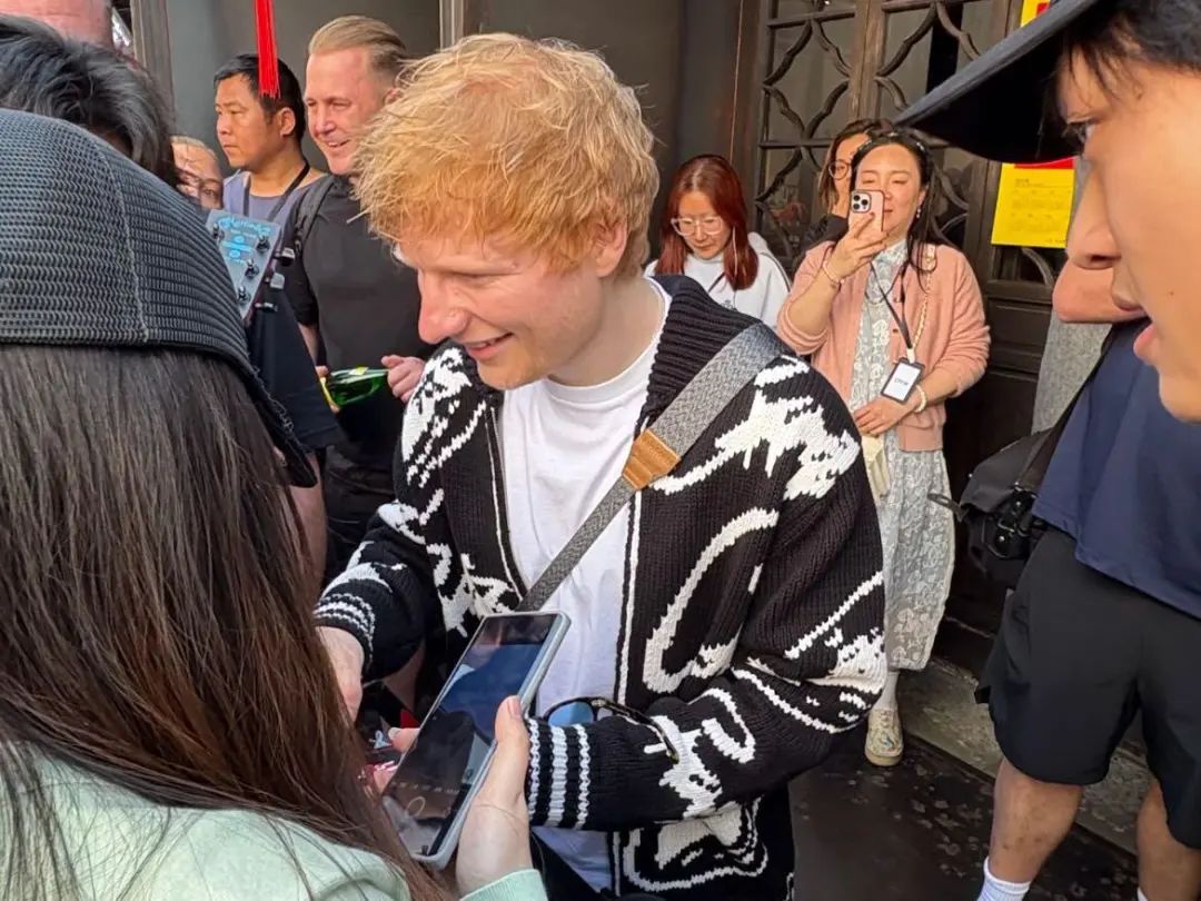 British Singer Ed Sheeran fully occupied in Hangzhou